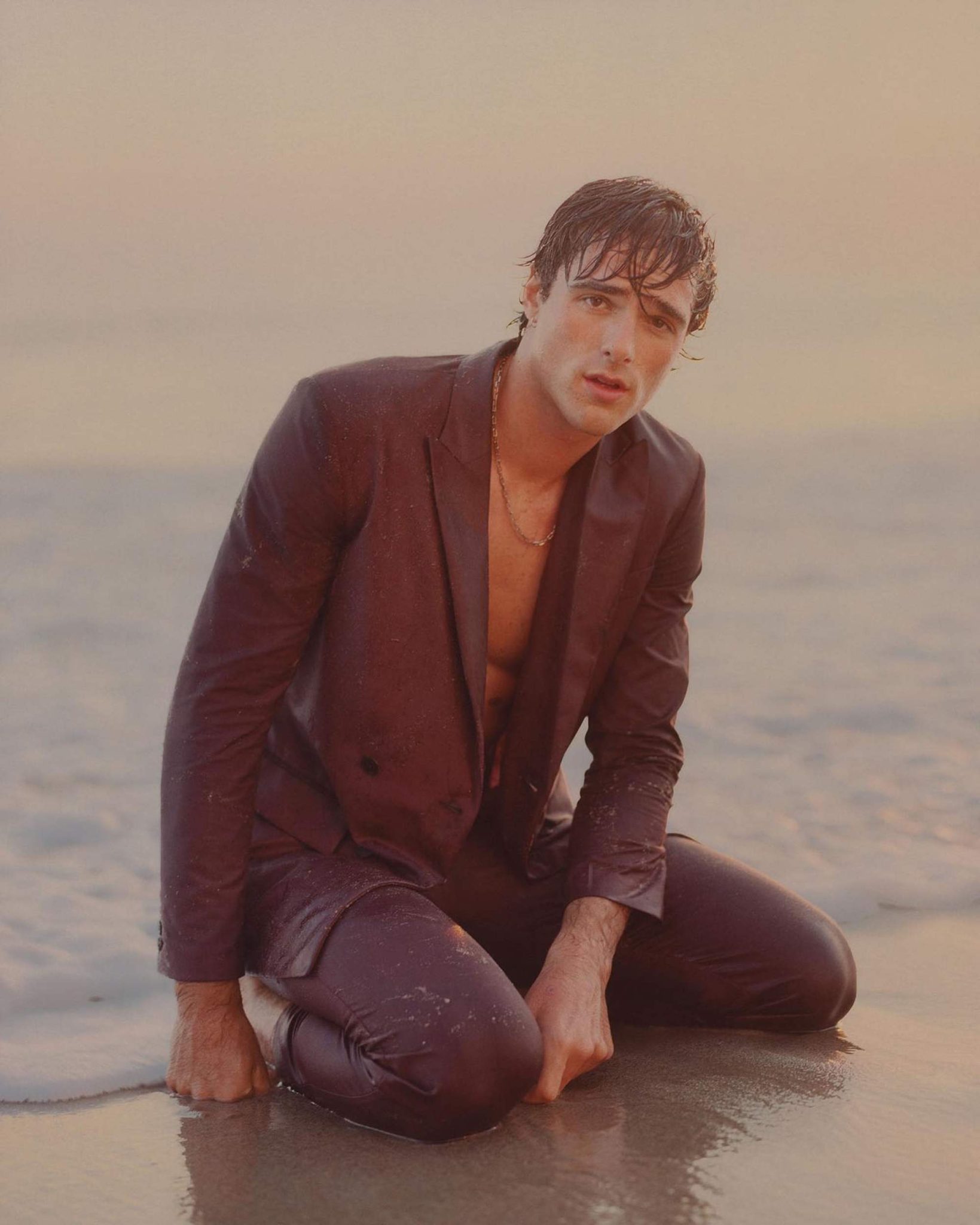 Jacob Elordi: 5 sự thật chứng tỏ anh khác xa vai diễn "Euphoria"