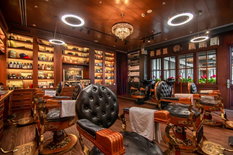 House of Barbaard: Thánh địa quý ông Việt trên chiếc ghế barber