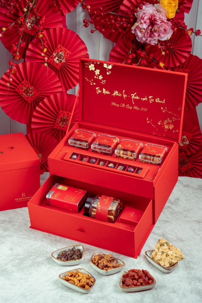 Mừng tân xuân cùng hộp quà Tết từ Renaissance Riverside Saigon