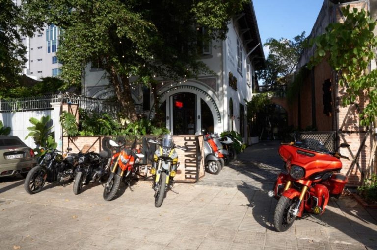 SCMC clubhouse - nhà hàng bistro ẩn mình trong biệt thự Pháp cổ