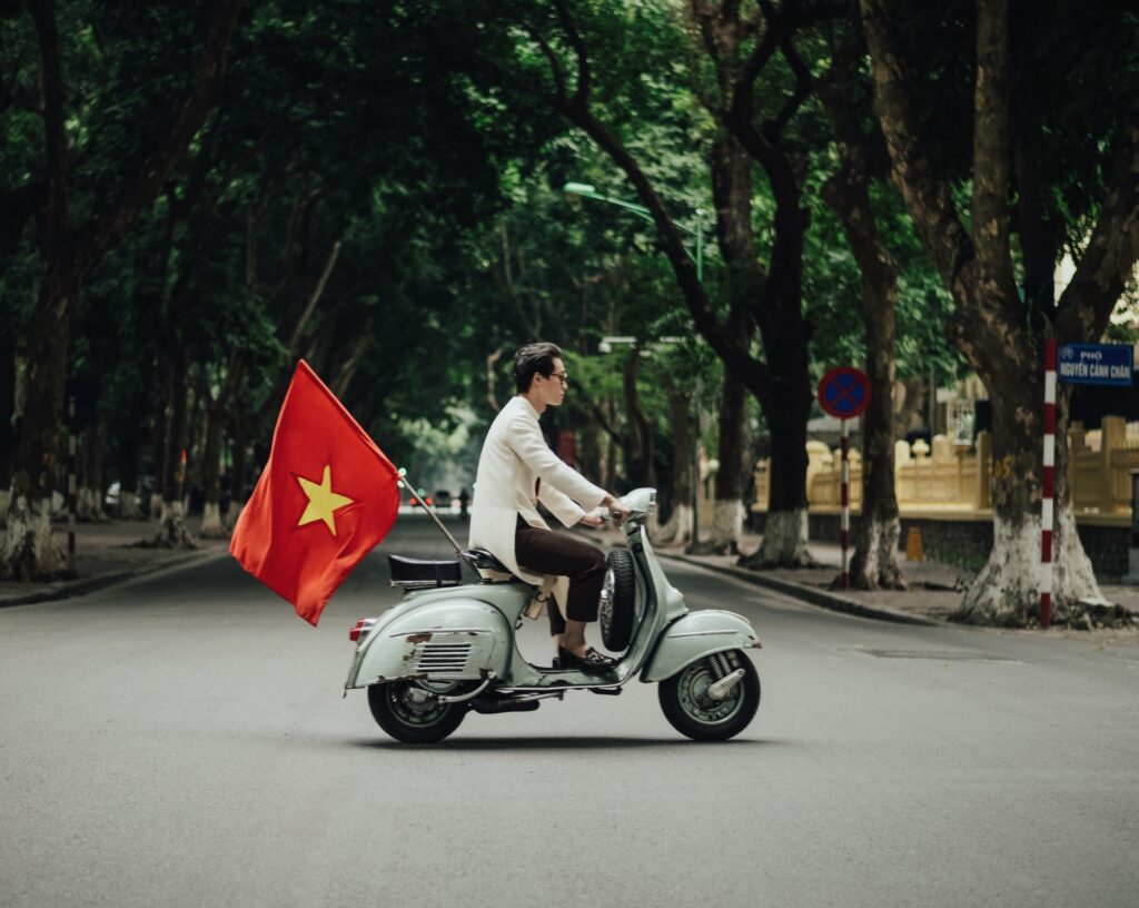 Câu chuyện về chiếc áo dài của thương hiệu Maison LONG