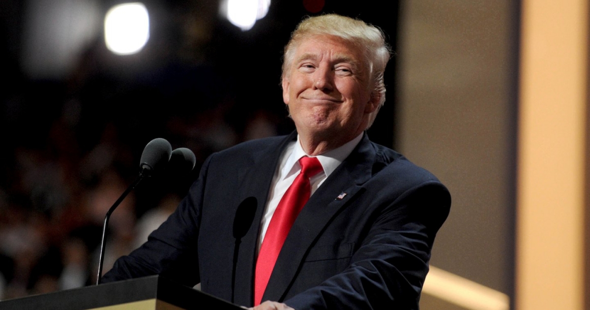 Giải mã phong cách ăn mặc đặc trưng của Donald Trump